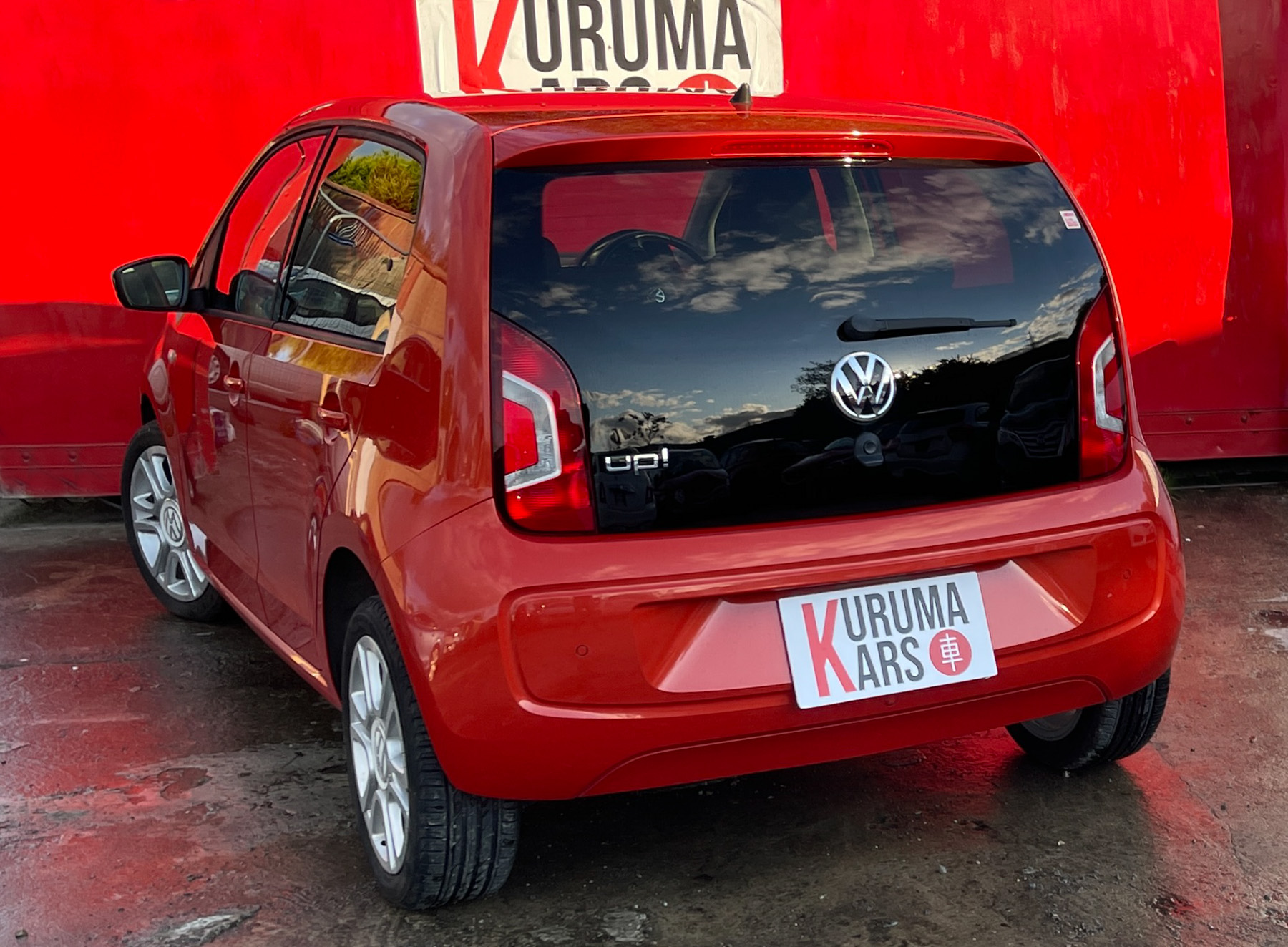 VOLKSWAGEN UP – 2014 – ONLY 35,000KM – www.kurumakars.com