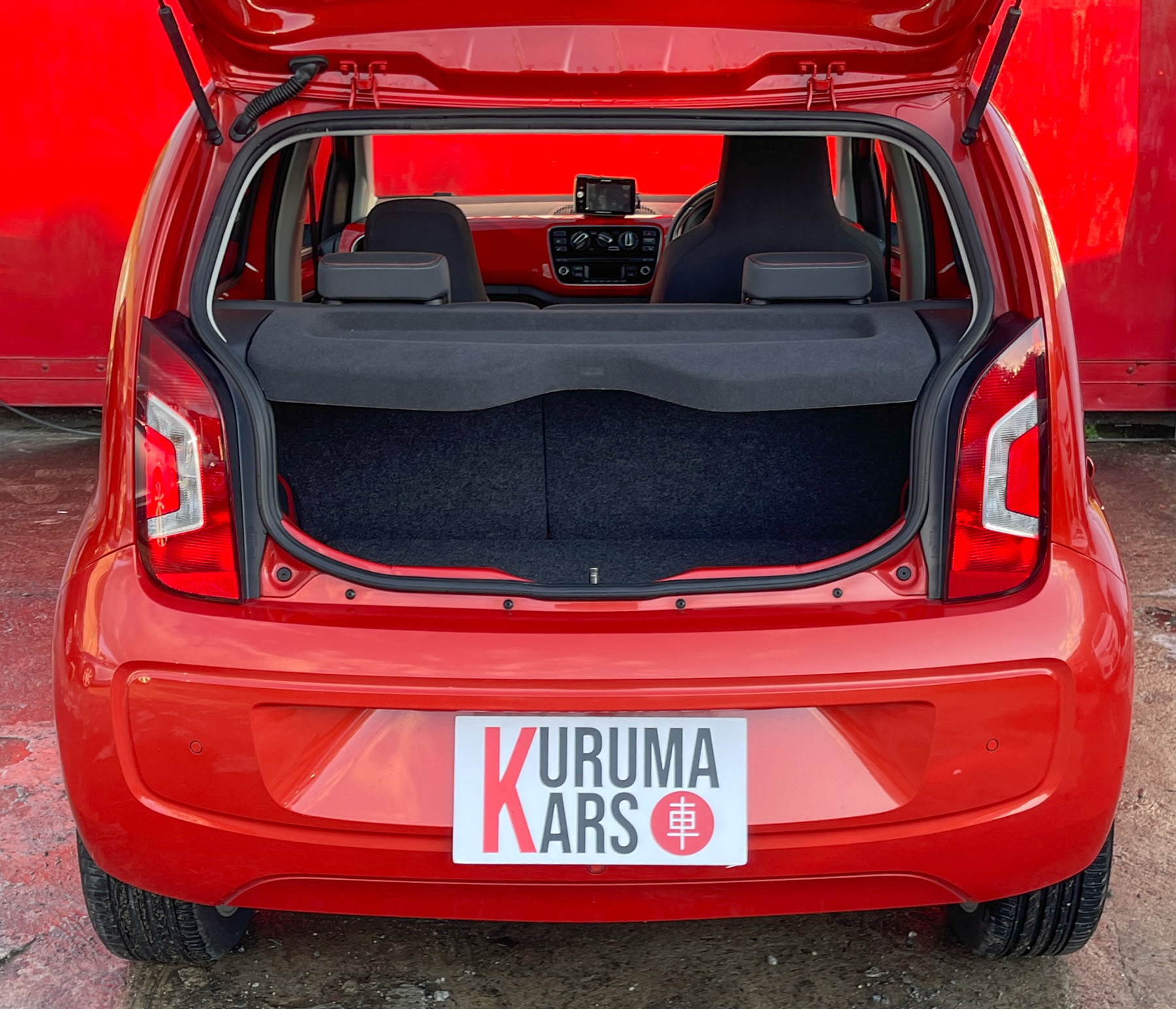 VOLKSWAGEN UP – 2014 – ONLY 35,000KM – www.kurumakars.com